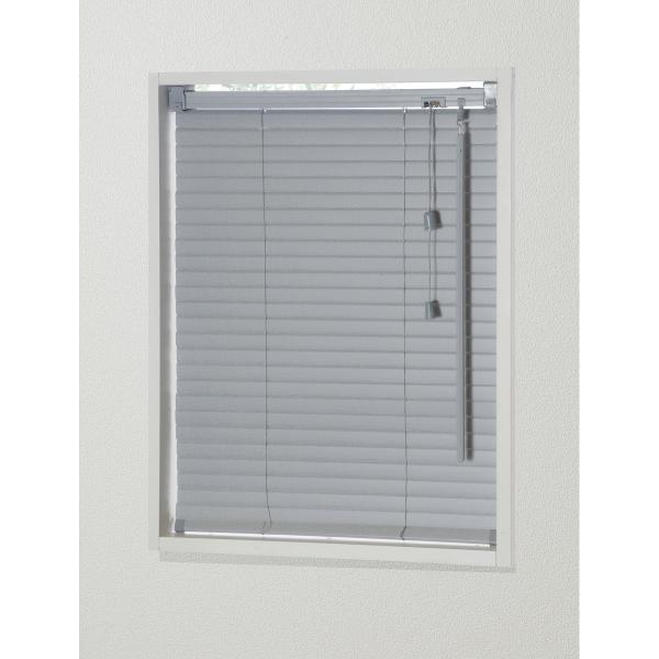 ぴったり閉じて遮光・断熱できる「Ｌ字のブラインド」<br>高い遮光性により、断熱保温効果が期待でき、省エネに繋がる！<br>実用新案登録済