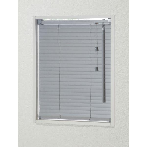 ぴったり閉じて遮光・断熱できる「Ｌ字のブラインド」<br>高い遮光性により、断熱保温効果が期待でき、省エネに繋がる！<br>実用新案登録済