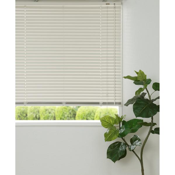 アルミ素材で軽い本体とワンタッチ式ブラケットで取り付けしやすい