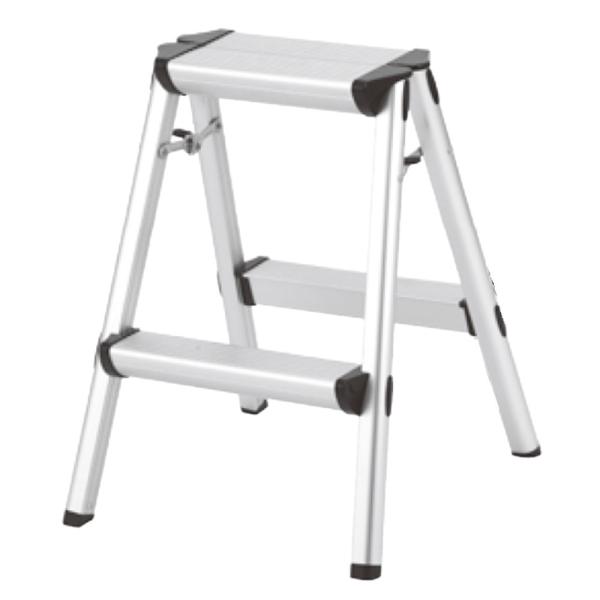 あると便利なアルミ踏台！たたんで収納できるから置き場所にも困らない