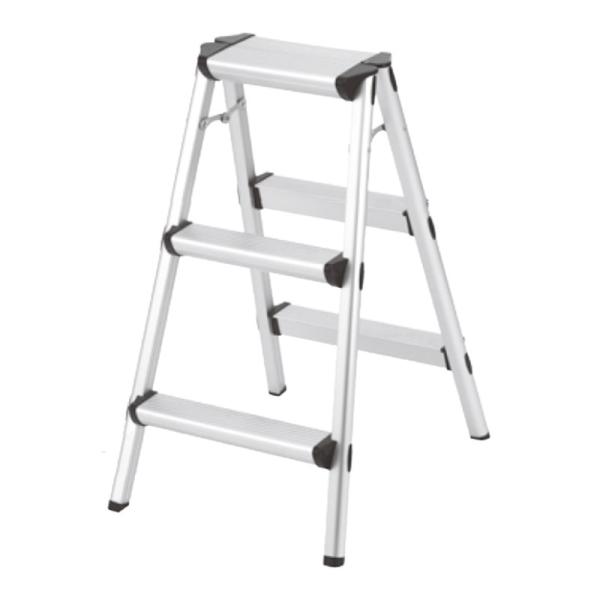 あると便利なアルミ踏台！たたんで収納できるから置き場所にも困らない
