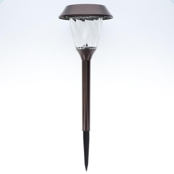 明るい光がお庭を照らします。ガラスカットのため鮮やかな模様を映すしだすことができます。