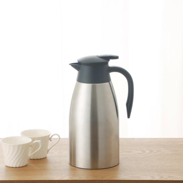 氷が入れやすい広口タイプ。　 注ぎやすいワンタッチレバー