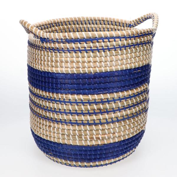 素朴なデザインで鉢カバーだけではなくインテリアにも。