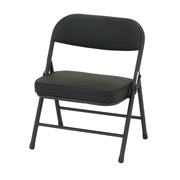 座面の高さは少し低めの約３０．５ｃｍ。折りたためるチェアです。