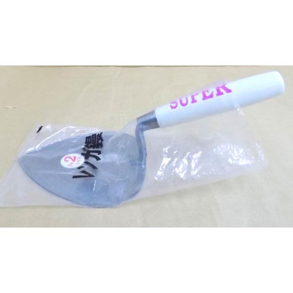 レンガ積みの他にバケツの中の材料をすくう時に使用、材料を練る事も出