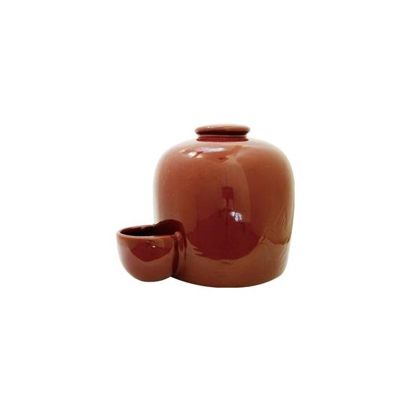 鳩やニワトリにぴったりの中型サイズ。しっかりと重みのある陶器製の水飲み容器です。