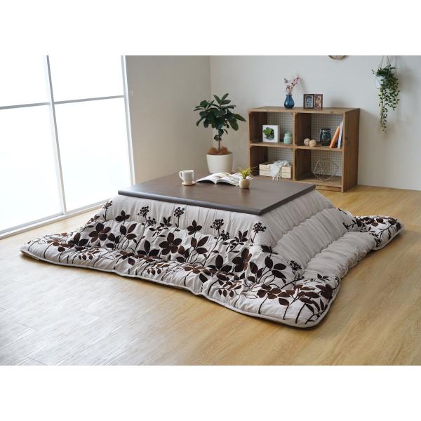 表地はスエード生地でなめらかな肌触りでふっくらボリューム感のあるこたつ布団です