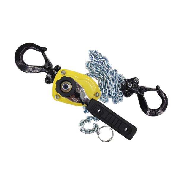 従来品に比べ20%軽量のコンパクトサイズです。荷物の荷締め作業。