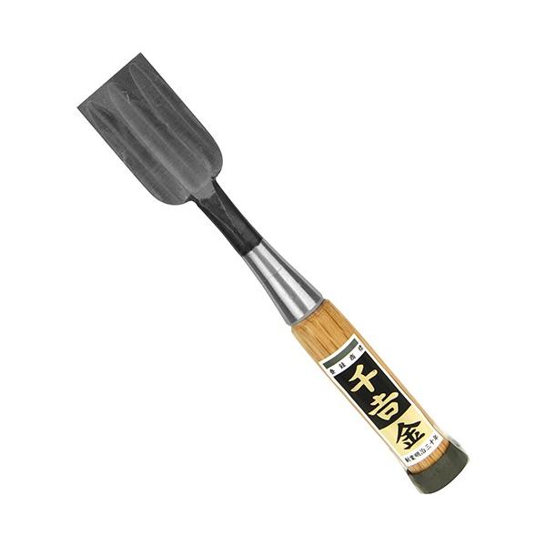 職人の技が冴える本鍛造手造り仕上げです。木材のホゾ穴加工作業等。