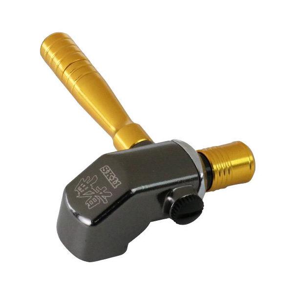 奥まった所などで、まっすぐにビスやねじが打ち込めない時に９０度の角度をつけて打ち込みます。