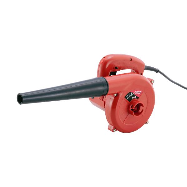 エアーでゴミを飛ばします。農機具、木工機械の清掃、作業場所の集塵・吸塵・洗浄後の水滴の吹き飛ばし、乾燥作業。