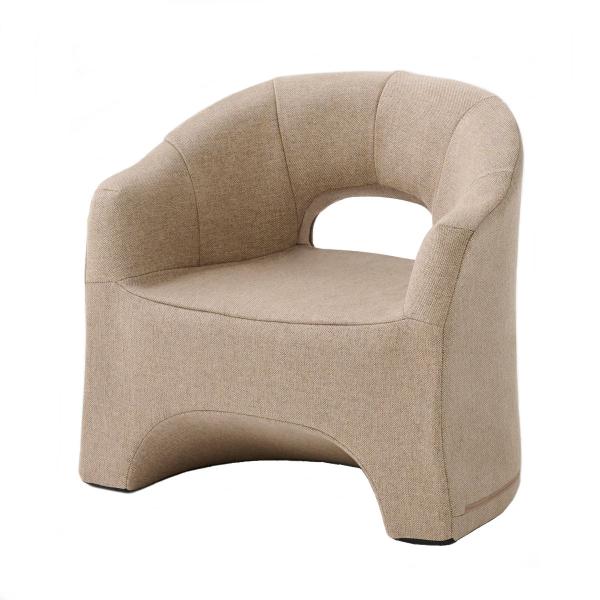 軽すぎる万能椅子カルラ。わずか２ｋｇのとっても軽いチェアです。