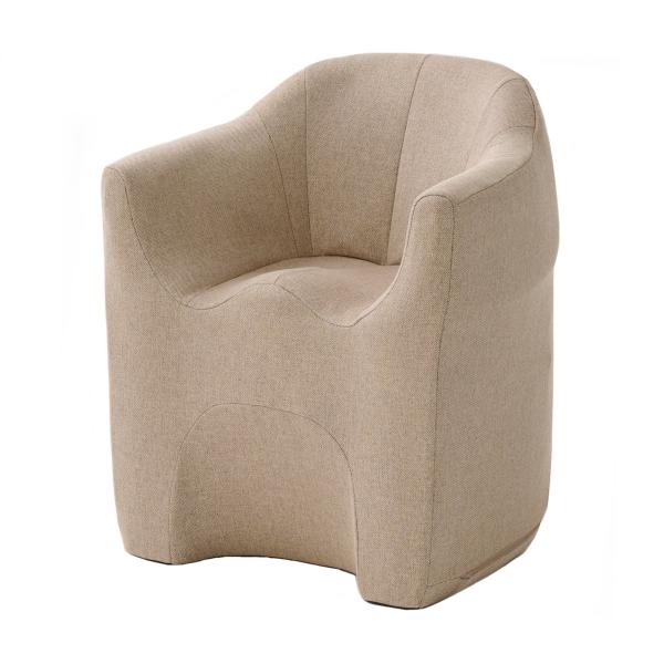 軽すぎる万能椅子カルラ。軽いのでお掃除も楽々。とっても軽い１人用ソファです。