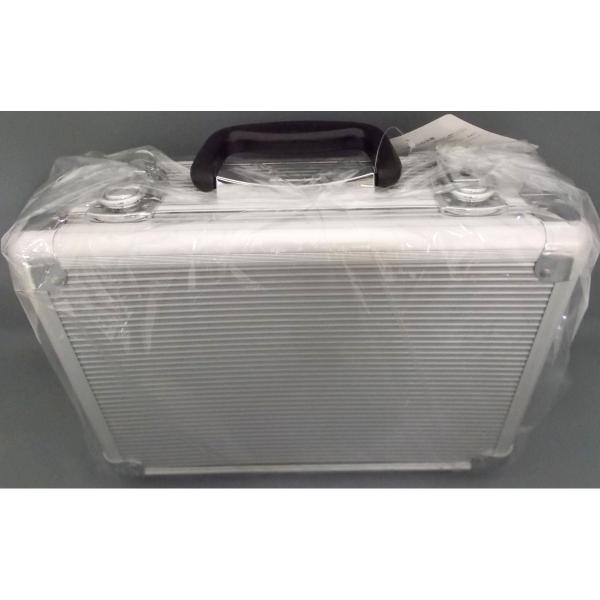 持ち運びに便利な肩掛けベルト付◆２ヶ所鍵穴式ロック。カギ２ヶ付属