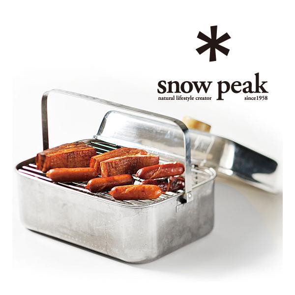 食材を載せるネットが2段仕様なので,コンパクトながら多くの食材をセットできます.肉や魚介類をスモークする際に出る肉汁を受ける皿を底にセットできるので安心してスモーク料理を楽しむことができます.サイズ：315X220X165mm材質：ステンレ...