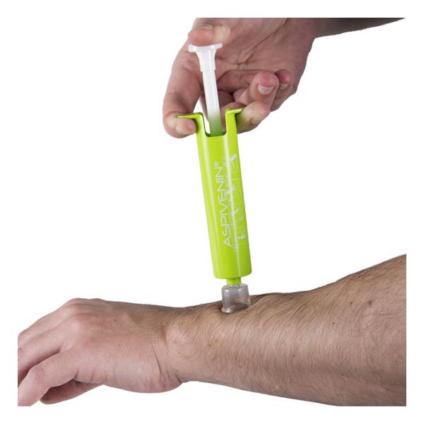 アスピブナンは毒蛇に咬まれたり、蜂、蚊、毒虫等に刺された時、毒液や毒針を吸引作用で抽出する応急手当器具です。従来のエクストラクターのフランス仕様でケースが洗練されたデザインになっています。毒虫や毒蛇に刺されたり、噛まれた時は、直ちに体内に入...