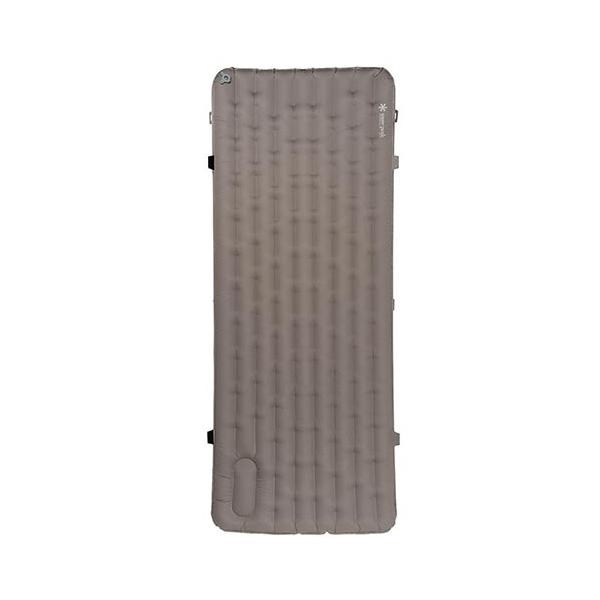 高機能かつ優れた収納性を両立したマット。いつでもどこでも快適な睡眠環境を。厚手ながらコンパクトに収納できるエアマットが登場。本体には逆止弁付きの手動ポンプを内蔵しており、電動ポンプがなくてもエアの注入ができます。断熱性を示すR値（熱抵抗値）...