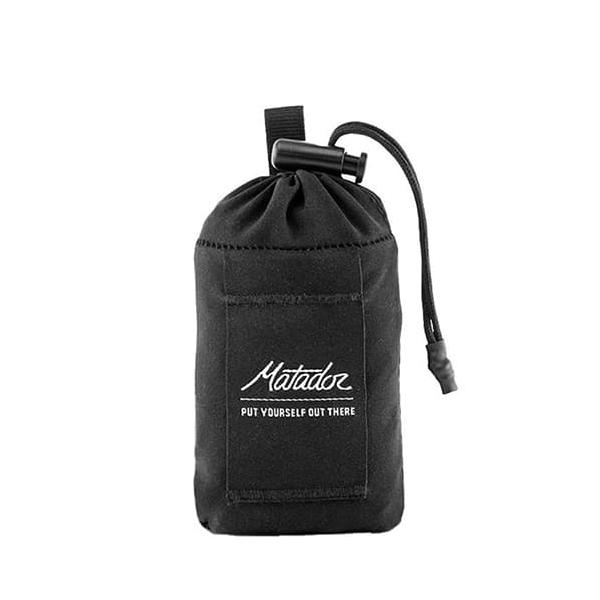 マタドール オリジナルのミニポケットブランケットで、いつでも清潔で乾いた場所に座る事ができます。高品質な耐水生地と耐久性のあるコーティングで作られたこのグラウンドカバーはどこに座ってもドライな状態を保てる様に設計されています。このポケットブ...