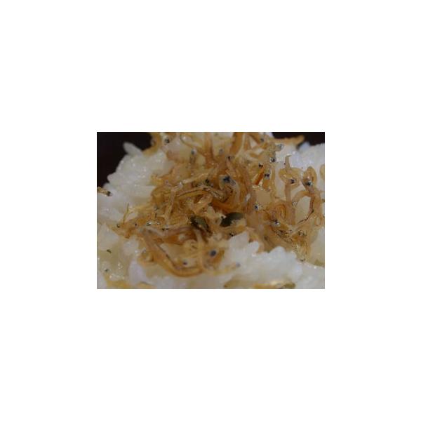 瀬戸内産ちりめん　丹波産山椒の実を贅沢にしようしてたきあげました　ちりめん山椒 ６０ｇ　原材料　ちりめん、山椒の実、醤油、清酒、本みりん（原材料の1部に小麦、大豆を含む）直射日光高温多湿を避けて保存してください開封後は冷蔵庫で保存早めにめし...