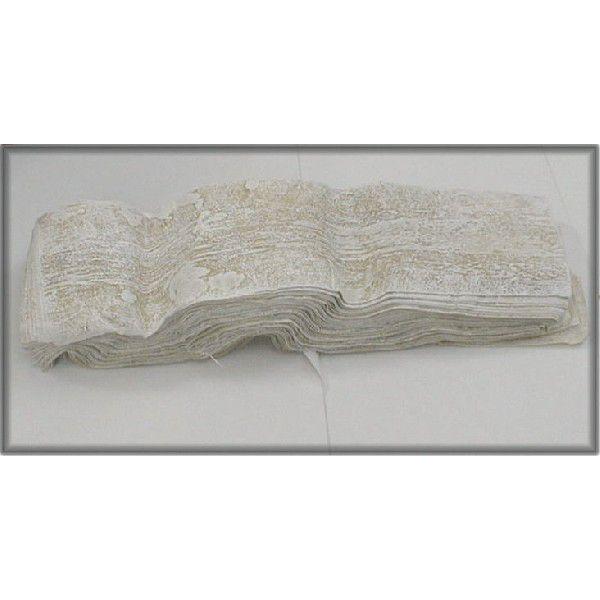 真昆布白口浜のむき込み（黒とろろ）白おぼろ　白とろろを削ったあとの部分です。バッテラ寿司によく使われます白板昆布原材料北海道産昆布　醸造酢小倉屋松柏　大阪府茨木市西駅前町4-219乾かないように蓋物にいれ光のあたらない冷暗所で保存してくださ...