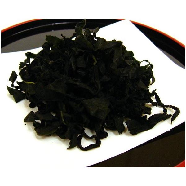 韓国産の良質なカットわかめです。 肉厚で風味の良いわかめなので料理がさらにおいしくなります。 味噌汁、うどん、煮物に入れたり！ 使い方無限大です！ 三陸産わかめが品切れのため厳選した韓国産わかめの販売を致します。 原材料：湯通し塩蔵わかめ（...