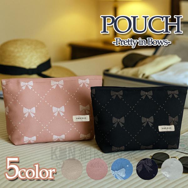 【発売日：2025年08月17日】【ギフトラッピング不可商品】上品な立体リボンデザインが魅力の化粧ポーチ。収納力も抜群で旅行にも◎大人かわいいリボンデザインのコスメポーチです。耐久性のあるキャンバス素材に、可愛らしさを引き立てるリボン柄の刺...