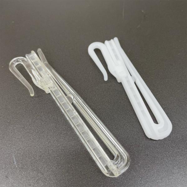 カーテンの丈を5mmピッチで約4cm程度調整可能なアジャスターフックです。既製カーテンには75mmをオーダーカーテンには90mmと2種類をご用意しました。従来のアジャスターフックよりもさらに高品質なアジャスターフック。レースカーテンなどでも...