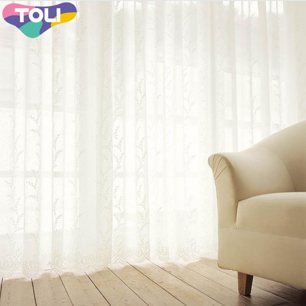 東リ オーダーカーテン fuful （フフル） 流れのある葉柄にクラッシュ加工を施すことで生地にやわらかさを表現しています。繊細な刺繍をあしらった、華やかなボイルレースのシリーズです。片開きはご希望サイズが1枚、両開きはご希望サイズの半分の...