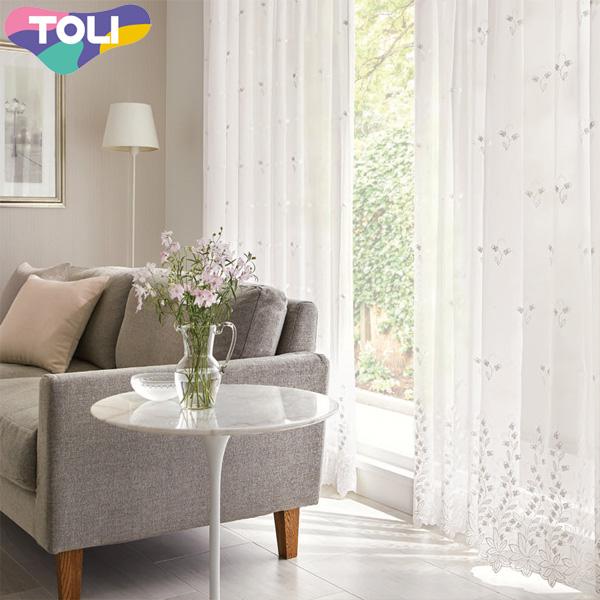 東リ オーダーカーテン fuful （フフル） ボリューム感のある刺繍が高級感を漂わせるエンブロイダリー商品です。繊細な刺繍をあしらった、華やかなボイルレースのシリーズです。片開きはご希望サイズが1枚、両開きはご希望サイズの半分のサイズが2...