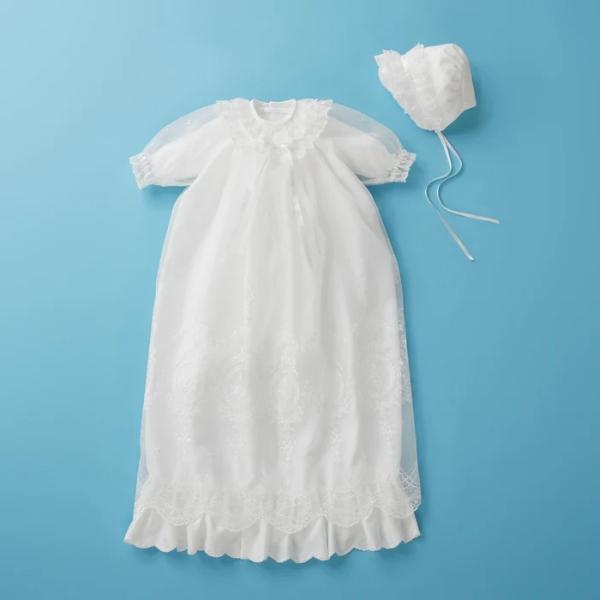 【お取り寄せ商品】こちらはお取り寄せ商品となります。３日〜１週間在庫のお返事にお時間がかかる場合がございます。お急ぎの場合はあらかじめお店にお電話をお願い致します。豪華な刺繍をあしらったオーガンジーレースのセレモニードレスセットです。他のセ...