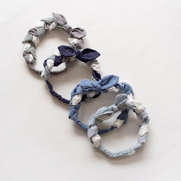 「お祭り気分を盛り上げるデザイン」ねじりはちまきをイメージしたデザインのヘアバンドです。 3色の生地をミックスしたこだわりデザイン。 後側のゴムは生地でくるんでいるので、ベビーの頭まわりに優しくフィットします。フロントに取り付けた立体感のあ...