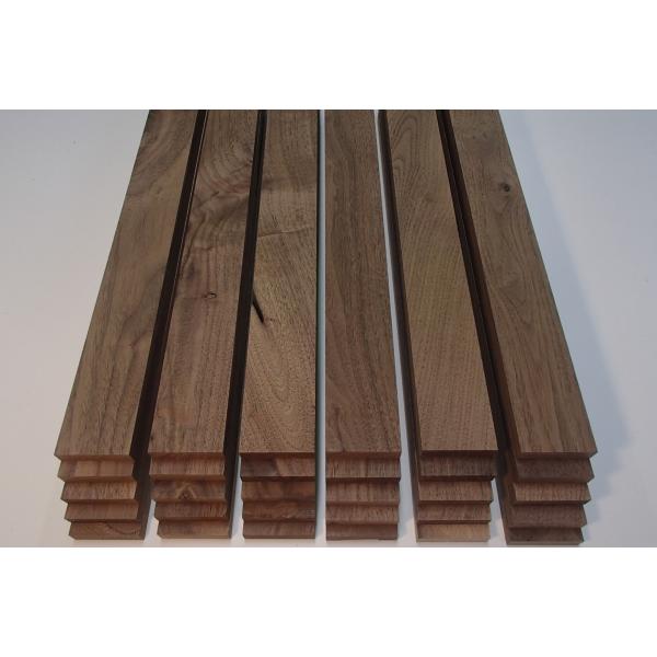 ・北米産の無垢材のブラックウォールナットです。・商品寸法　厚み約11mm×幅約45mm×長さ約400mm。・商品は,写真の通り30枚入っています。・天然木ですので、商品１点１点節の具合が異なっています。・天然木(無垢)ですので、工場出荷時に...