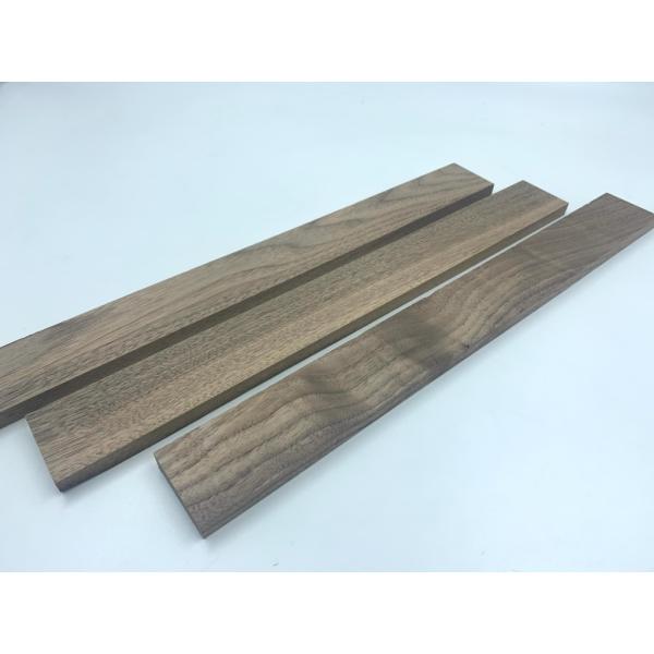 ・北米産の無垢材のブラックウォールナットです。・商品寸法　厚み約11mm×幅約45mm×長さ約400mm。・商品は,1枚入りです。お好きな枚数どうぞ・天然木ですので、商品１点１点節の具合が異なっています。・天然木(無垢)ですので、工場出荷時...