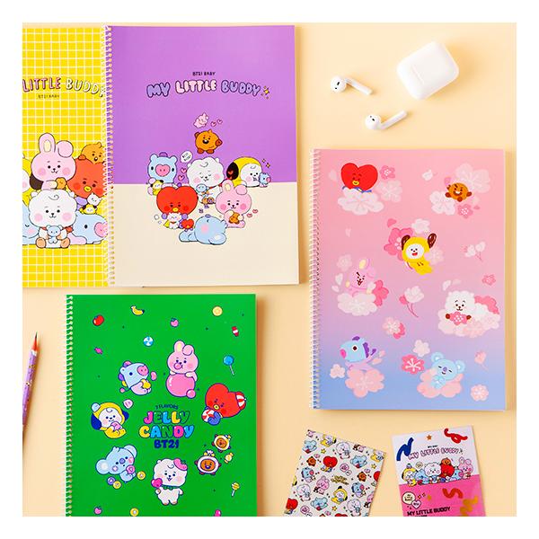 韓国の人気キャラクター「BT21」のスプリングノートです。ベビーキャラクターのMY LITTLE BUDDYデザインで,使いやすい罫線入り、B5サイズのノートです。 サイズ：　25.5cm　×　18.8cm材質：　紙製造国：　韓国