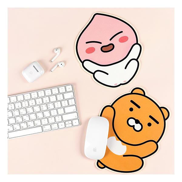 大人気の韓国キャラクター「カカオフレンズ」のマウスパッドです。キャラクターの形のデザインが、とっても可愛いです！サイズ　ライアン：　18.5cm　×　24cm　アピーチ：　17.5cm　×　21.5cm材質：　PVC製造国：　韓国