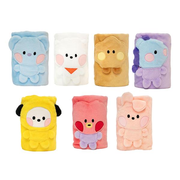 韓国の人気キャラクター「BT21」のひざ掛け毛布です。フカフカで暖かくて、くるくると巻いてたたむと、ポケットになっているキャラクターの部分が、ぬいぐるみみたいになって、とってもカワイイ！サイズ：　60cm×90cm材質：　ポリエステル製造国...