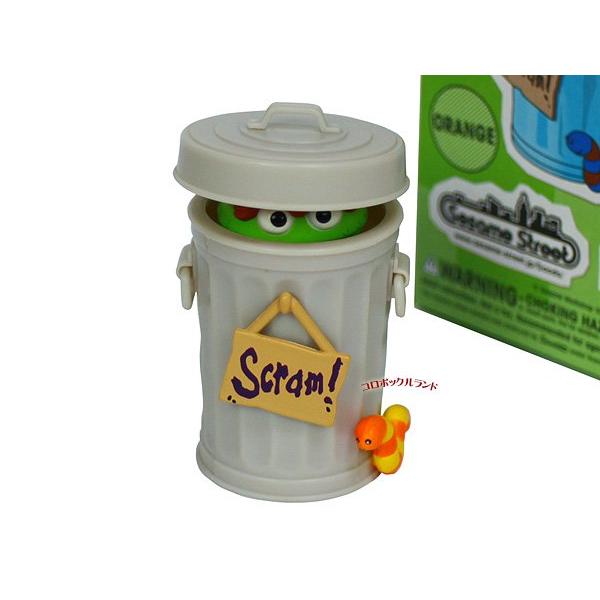 セサミストリート、オスカーのフィギュアです。以前に販売されていた希少品です。在庫限りで販売終了いたします。パーツの欠損・破損確認のため箱底部から開封検品しております。ご安心ください。サイズ(約)：高5.5cmｘ幅3cm／化粧箱10cmｘ5c...