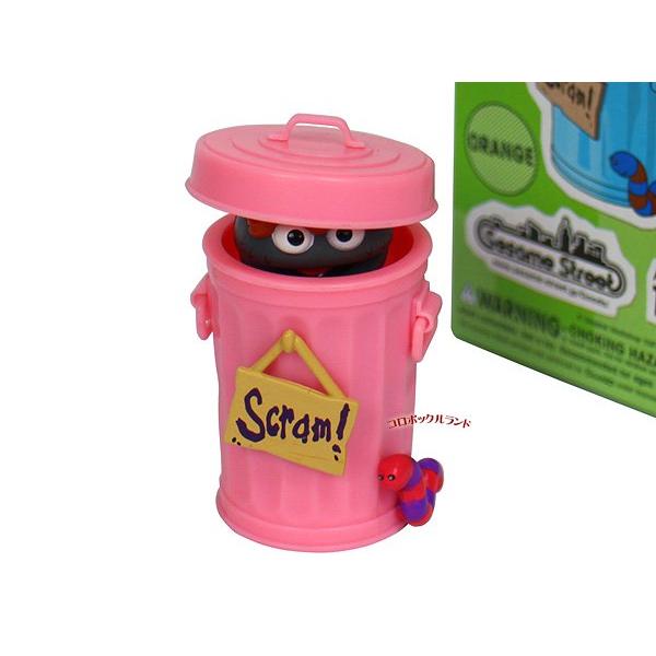 セサミストリート、オスカーのフィギュアです。以前に販売されていた希少品です。在庫限りで販売終了いたします。パーツの欠損・破損確認のため箱底部から開封検品しております。ご安心ください。サイズ(約)：高5.5cmｘ幅3cm／化粧箱10cmｘ5c...