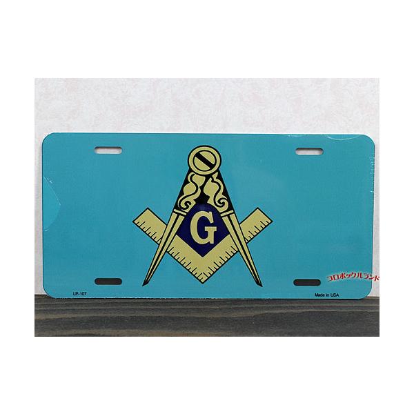 USA製のナンバープレートサイズのデザインプレートです。カラフルポップなデザインからアートなものまで200種類以上を販売しています。プレートにはフラットなものと凸凹したエンボス加工の２種類があります。余白のあるプレートは愛車のナンバーやお好...