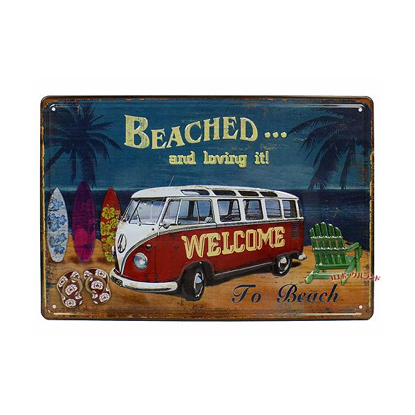 アンティークデザインのブリキ看板です。（新品）サビたように見える部分もプリントデザインです。ルート66やフラッグ、バイク・車など40種類以上のデザインを販売しています。絵柄の一部が凸凹したエンボス加工仕上げです。サイズ（約）：30cmｘ20...