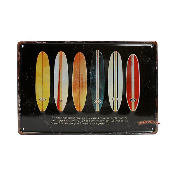 アンティークデザインのブリキ看板です。（新品）サビたように見える部分もプリントデザインです。ルート66やフラッグ、バイク・車など40種類以上のデザインを販売しています。絵柄の一部が凸凹したエンボス加工仕上げです。サイズ（約）：30cmｘ20...