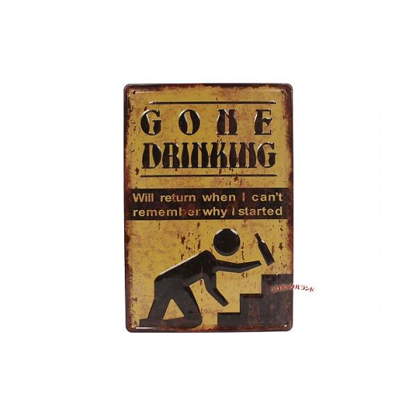 アンティークデザインのブリキ看板です。（新品）サビたように見える部分もプリントデザインです。ルート66やフラッグ、バイク・車など60種類以上のデザインを販売しています。絵柄の一部が凸凹したエンボス加工仕上げです。サイズ（約）：30cmｘ20...