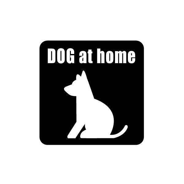 ワンちゃん同居中のお知らせカッティングステッカーです。黒い部分だけがシールになっています。看板や社用車のロゴなどに使用されている屋外耐候3年のPVC（塩化ビニール）製です。サイズ：幅12cmｘ縦12cm（1枚）素材：PVC（塩化ビニール）／...