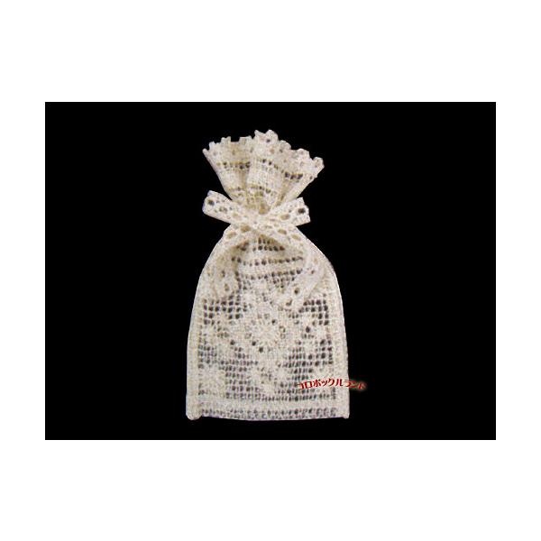 タスカニーレース製のかわいいレースポーチです。サシェなどの小物入れやプレゼントラッピング用にもどうぞ♪在庫限りです。サイズ（約）：27cmｘ15cm（持ち手含まない）／綿100%手編みのため商品毎に多少サイズ異なります。拡大写真は中に紙を入...