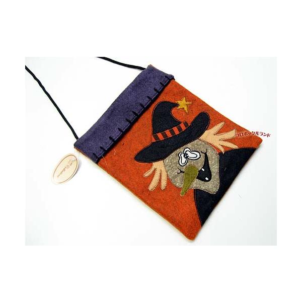 フェルト製のミニハロウィンバッグです。キャンディやお菓子入れにどうぞ♪３柄販売しています。サイズ(約)：20.5cmｘ16.5cm（マチなし・ヒモ含まないサイズ）ＵＳＡメーカー商品毎に多少サイズが異なります。ご覧の環境で多少色が異なります。...