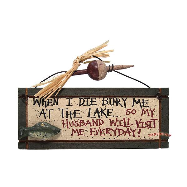 魚釣りモチーフのウッドサインです。３種類販売しています。サイズ（約）：幅15.5cmｘ高6.5cmｘ厚1.2cm／ワイヤ含まない／USA輸入品商品毎に多少サイズや形状が異なります。ペイントムラや擦れなどのあるカントリー雑貨です。ご覧の環境で...