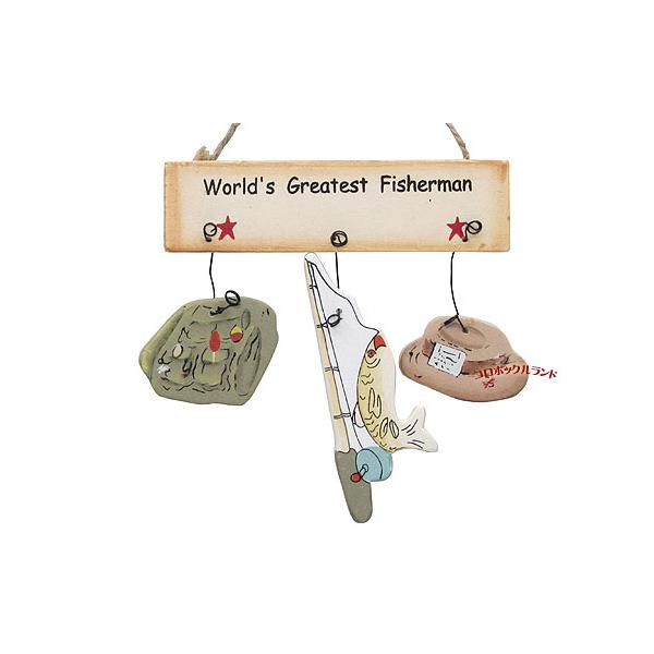 釣り人をテーマにした木製壁掛プラキューです。軽量ですので押しピンなどでディスプレイできます。サイズ（約）：幅11.5cmｘ高13cm（壁掛ヒモ含まない）／USA輸入品木・鉄ワイヤー／中国製ペイントムラや擦れ、色トビなどのあるアメリカンカント...