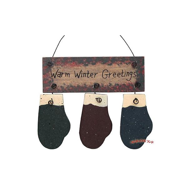 スノーグローブモチーフの木製壁掛プラキューです。軽量ですので押しピンなどでディスプレイできます。サイズ（約）：幅10cmｘ高10cm（ワイヤー含まない）／USA輸入品木・鉄ワイヤー／中国製ペイントムラや擦れ、色トビなどのあるアメリカンカント...