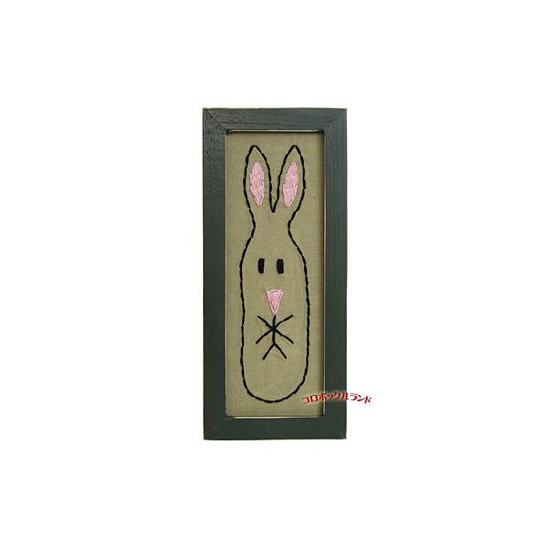 シンプルなデザインのうさぎの刺繍フレームです。薄手のウッドフレームで軽量です。サイズ（約）：幅11.5ｃｍｘ高26.5cmｘ厚1cm／USA輸入品ペイントムラや擦れなどのある商品で商品毎に刺繍デザインなどの風合いが異なります。ご覧の環境で多...
